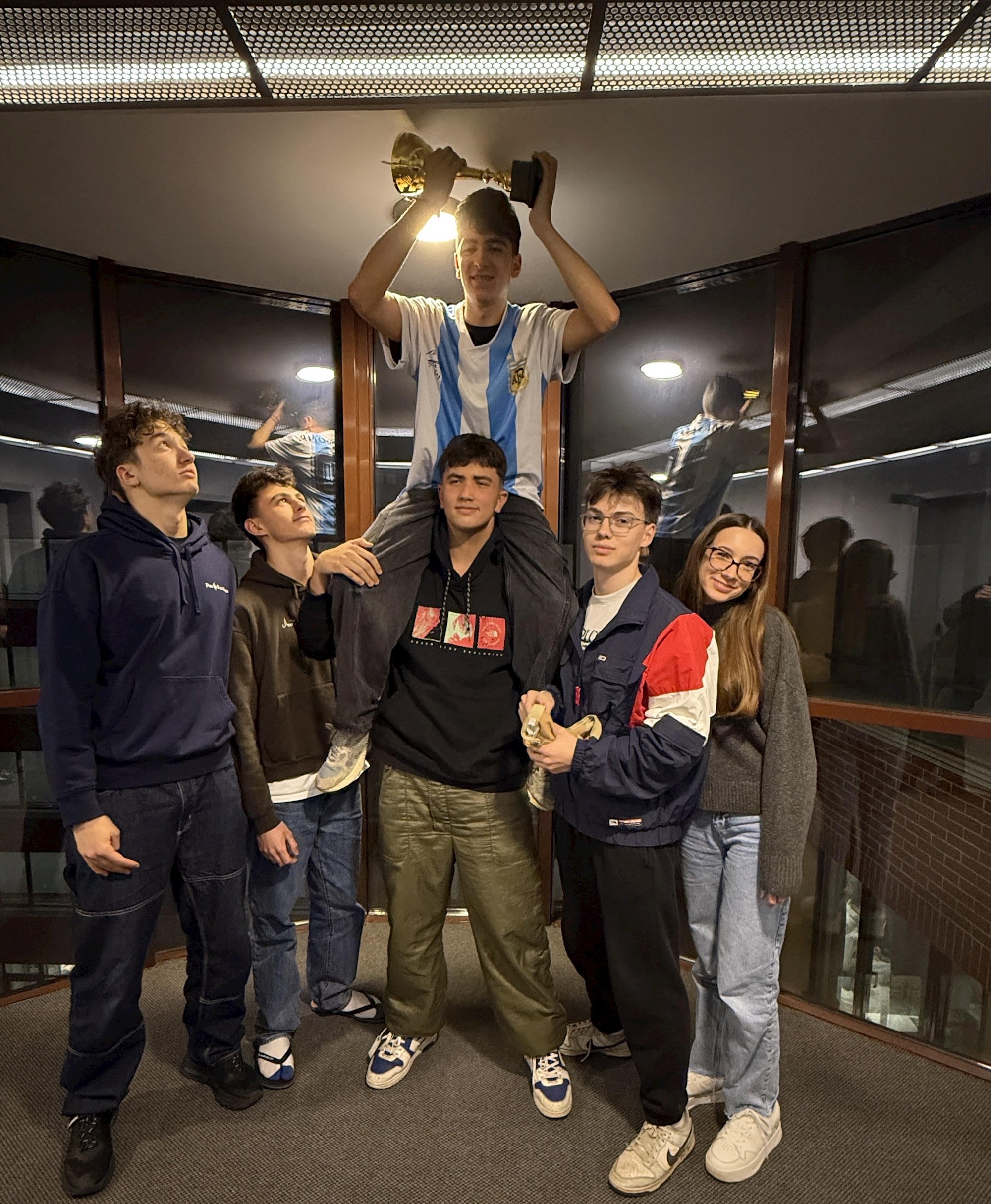 ACS Bridge Club Brings A Trophey Home - ACS